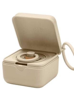 Pacifier case store